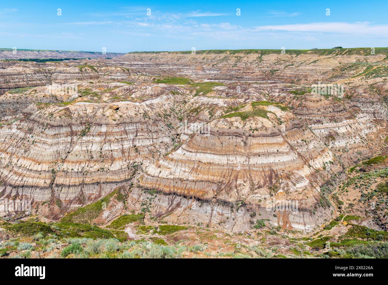 Rock strata in the Alberta Badlands of Dinosaur Provincial Park ...