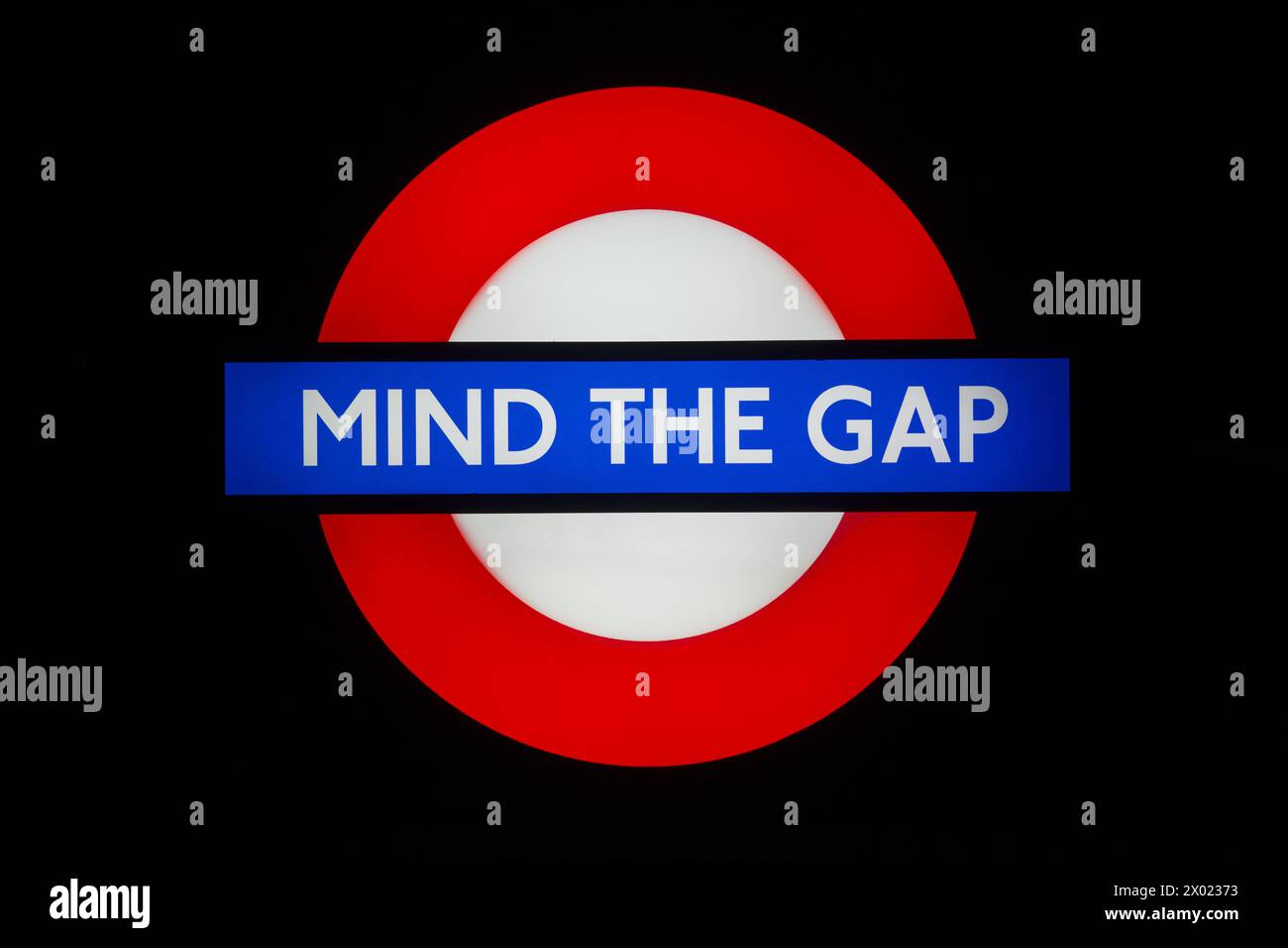 Mind the gap tube hi-res stock photography and images - Alamy
