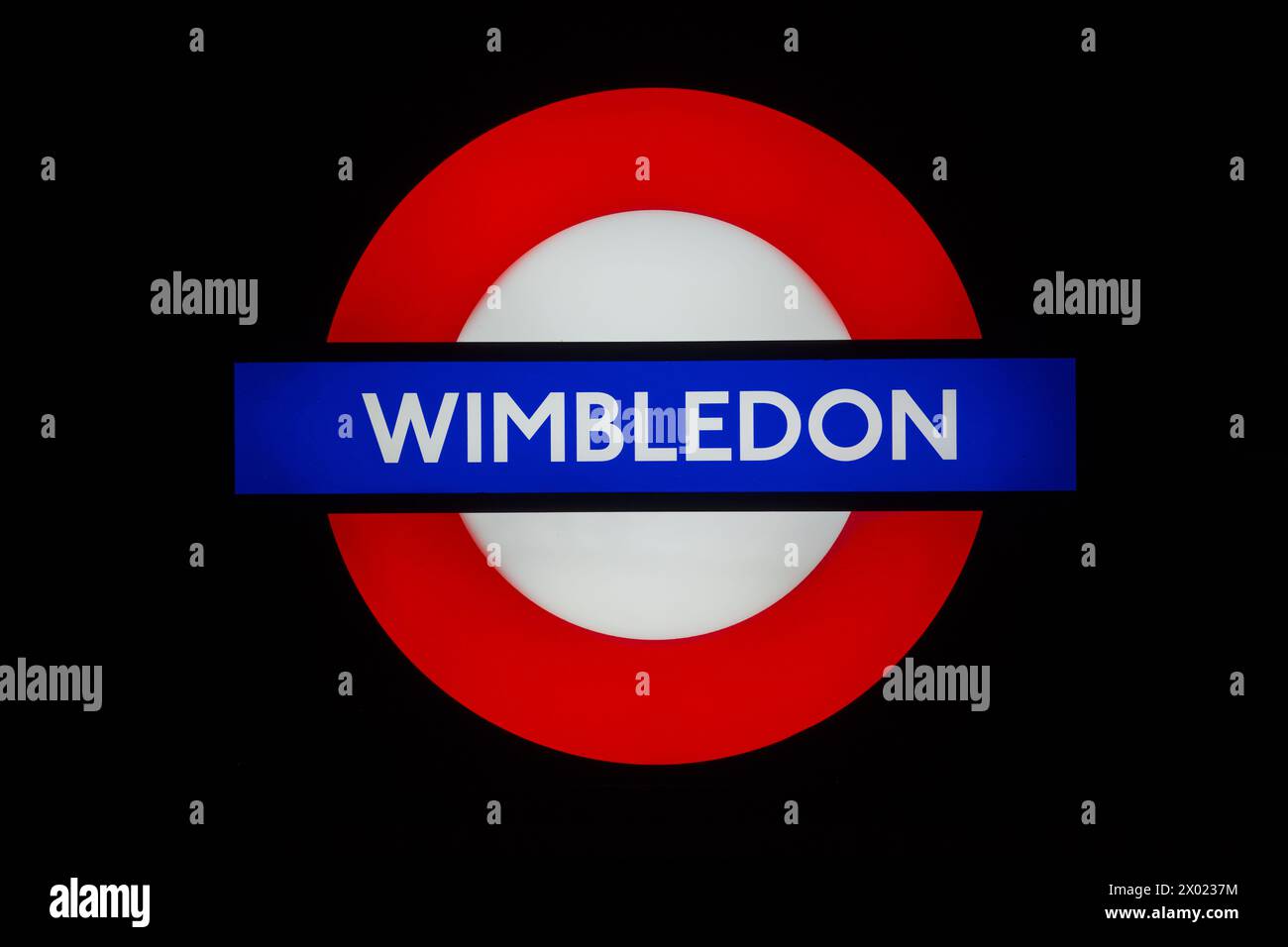 Signage at wimbledon hi-res stock photography and images - Alamy