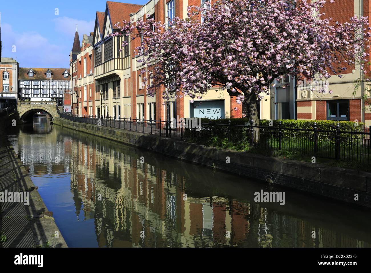 The Waterside Centre and the Empowerment sculpture, River Witham ...