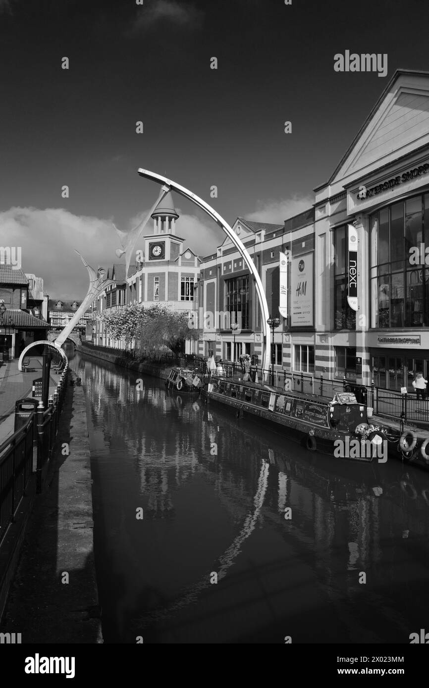 The Waterside Centre and the Empowerment sculpture, River Witham ...