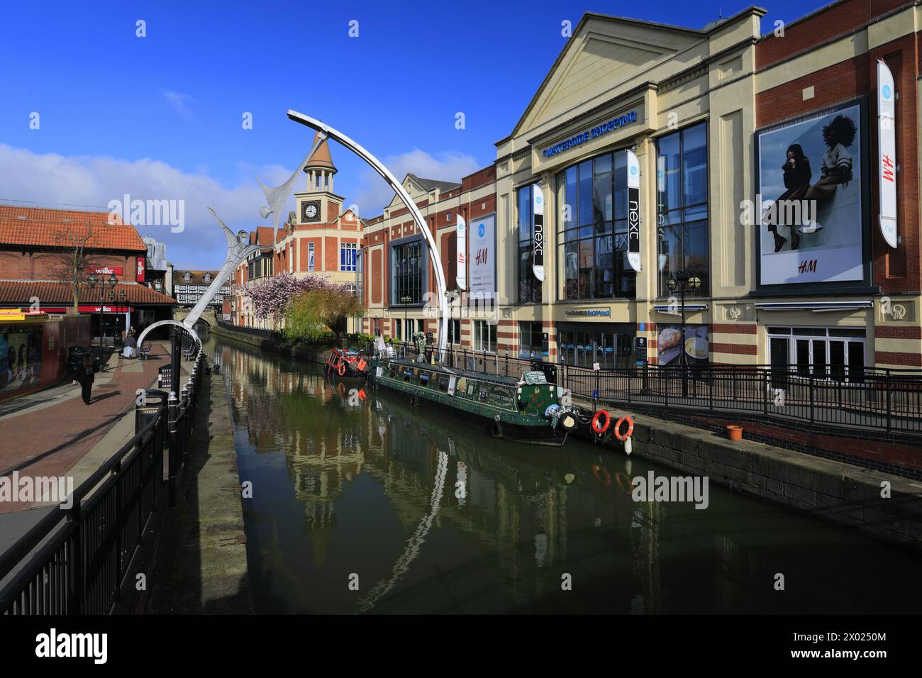 The Waterside Centre and the Empowerment sculpture, River Witham ...