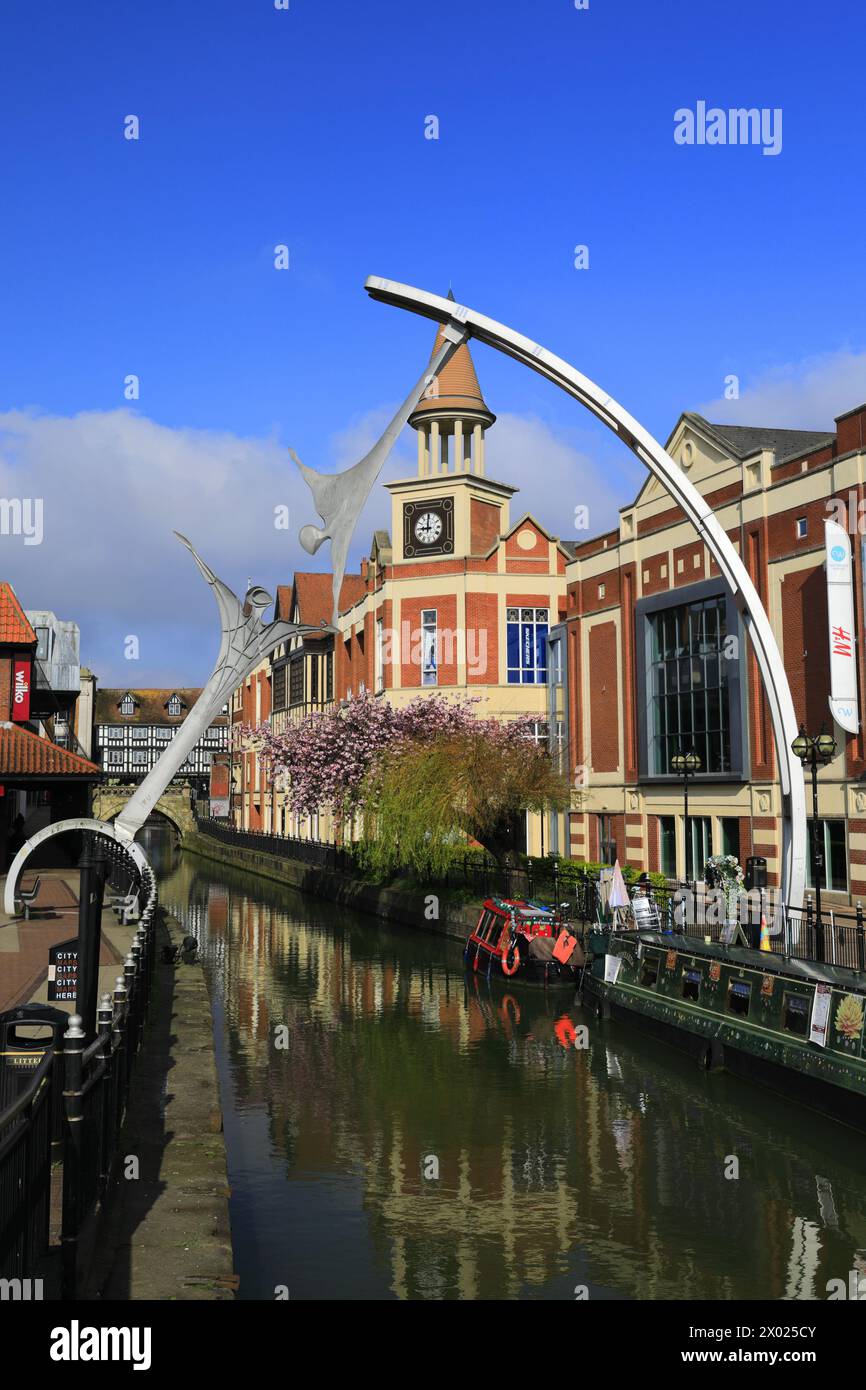 The Waterside Centre and the Empowerment sculpture, River Witham ...