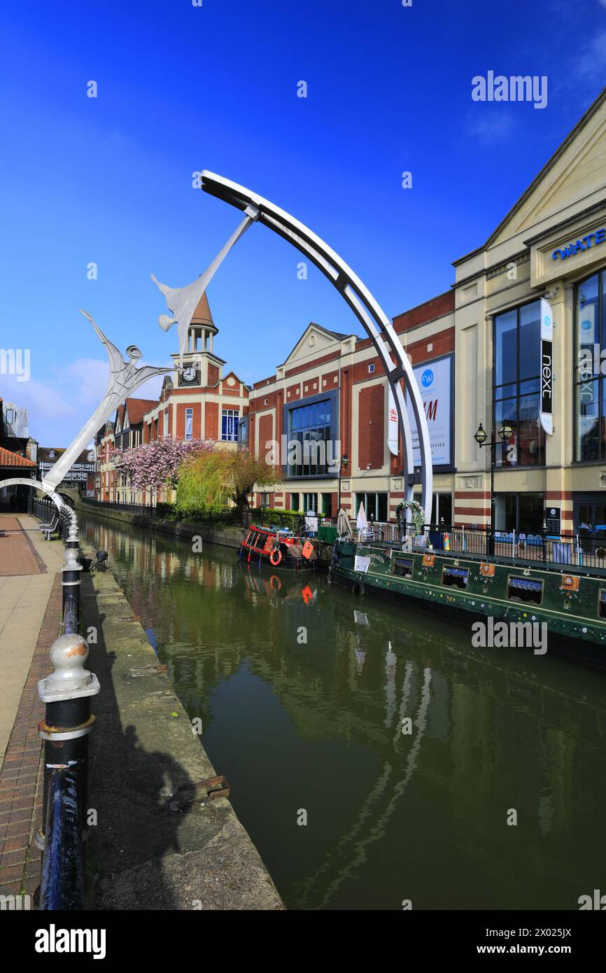 The Waterside Centre and the Empowerment sculpture, River Witham ...