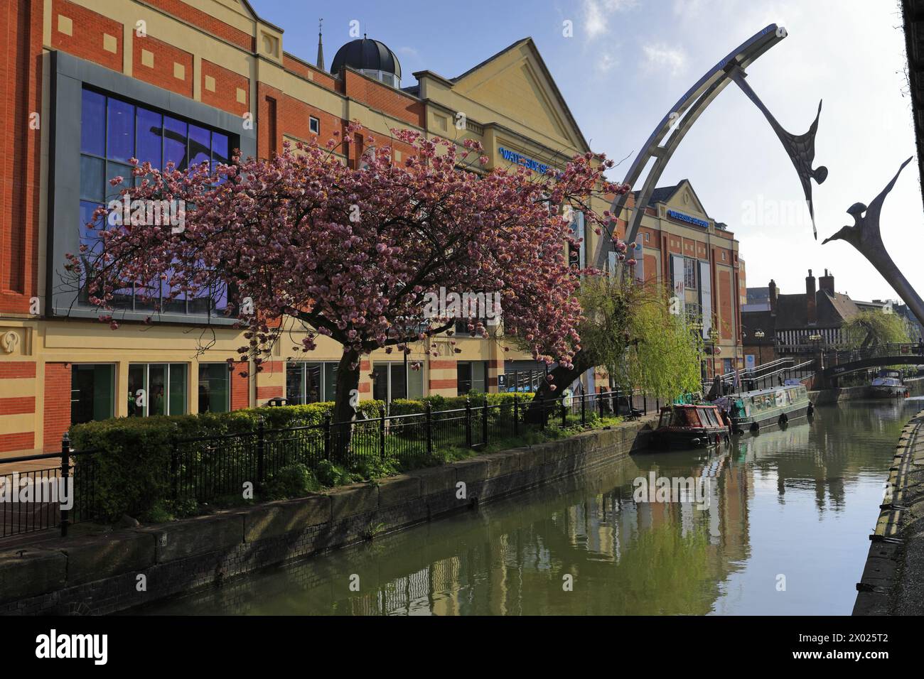 The Waterside Centre and the Empowerment sculpture, River Witham ...