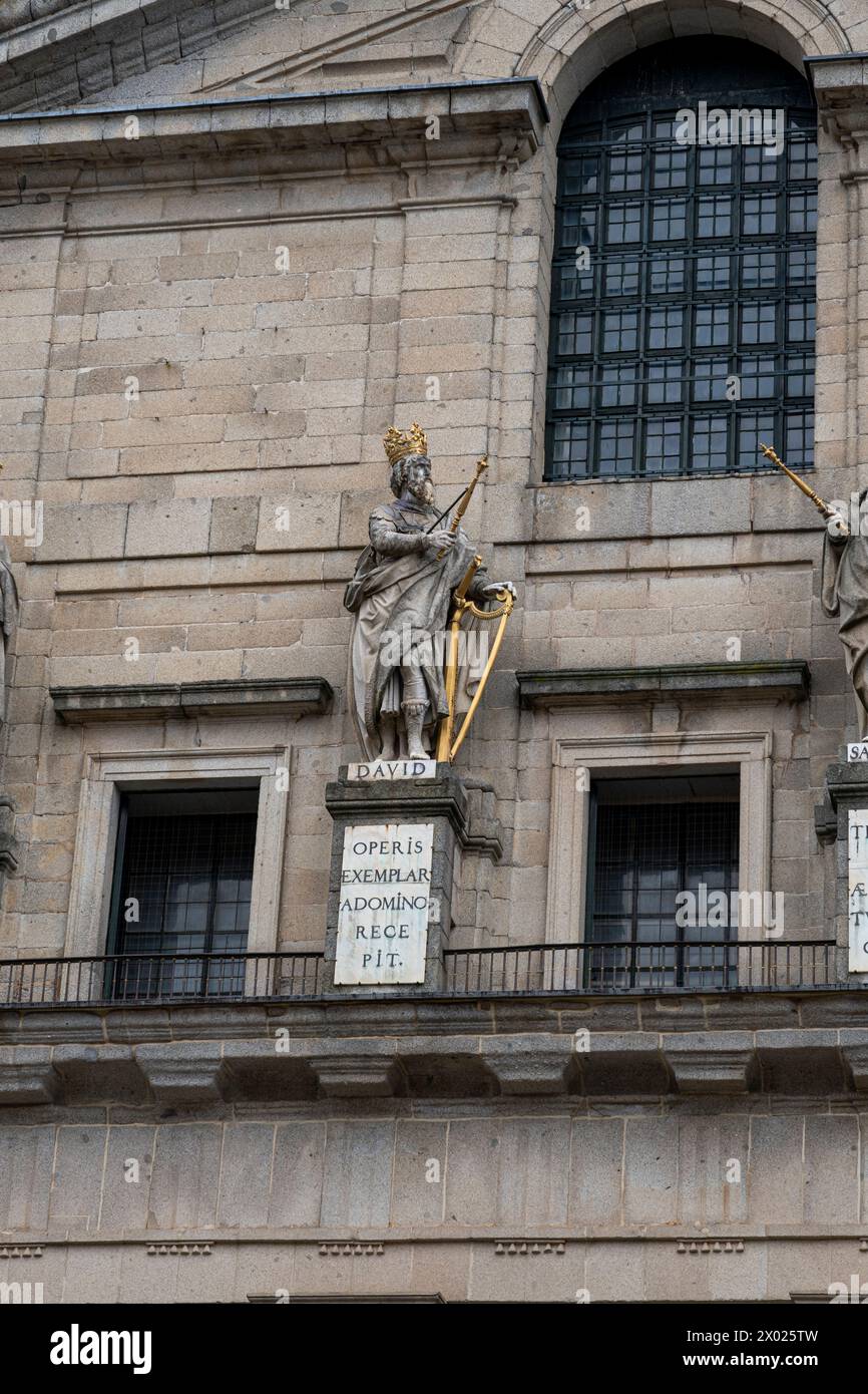 Gilded statues of biblical kings adorn the facade of El Escorial ...