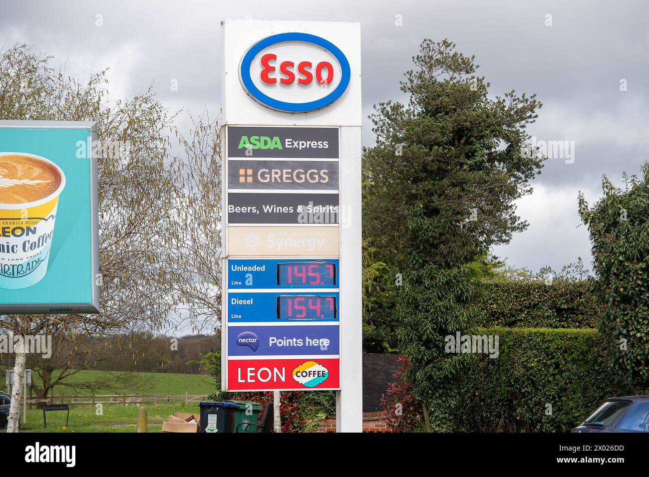 Esso logo and prices hi-res stock photography and images - Alamy