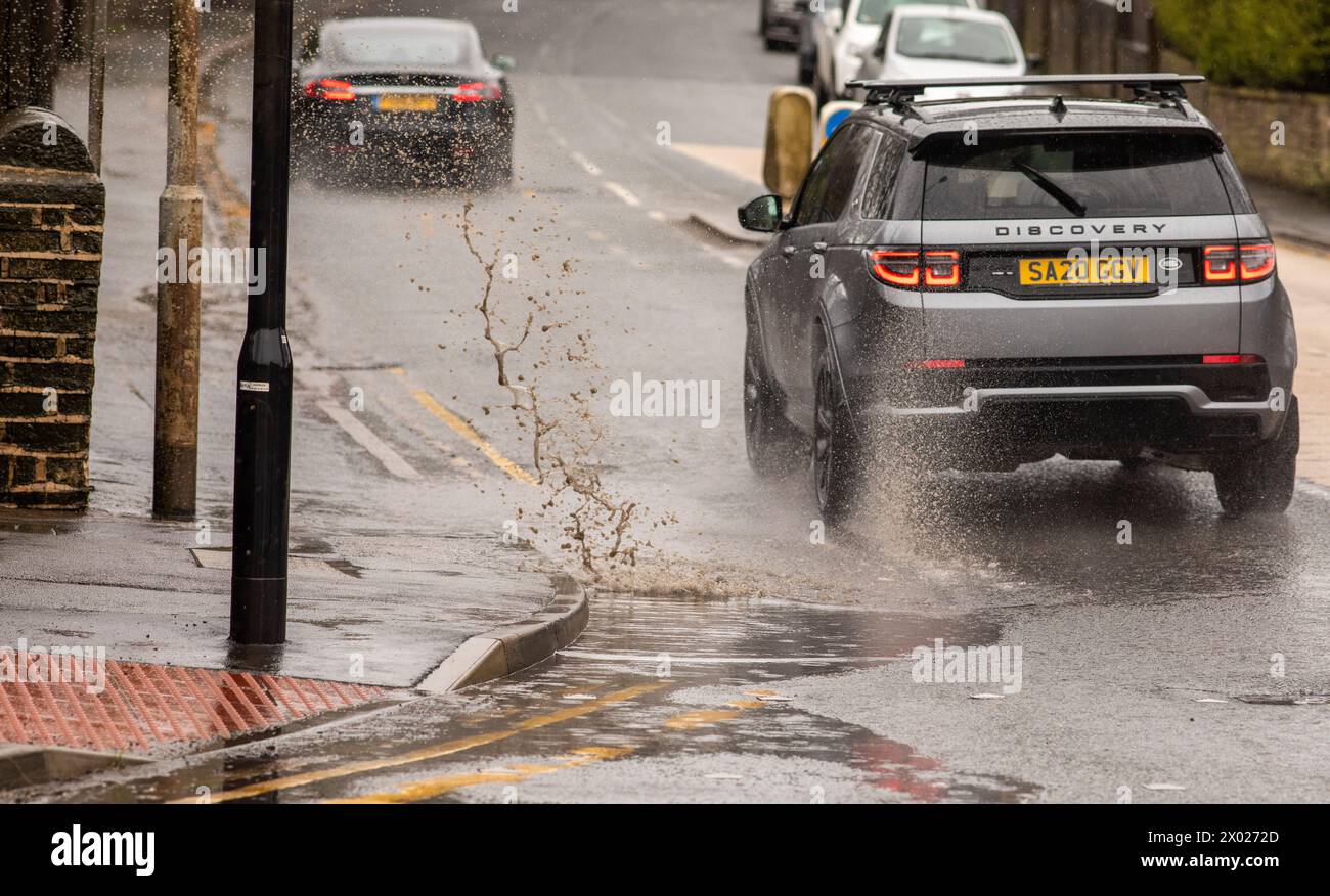 West Yorkshire, UK. 9th April, 2024. UK Weather. Drivers deal with ...
