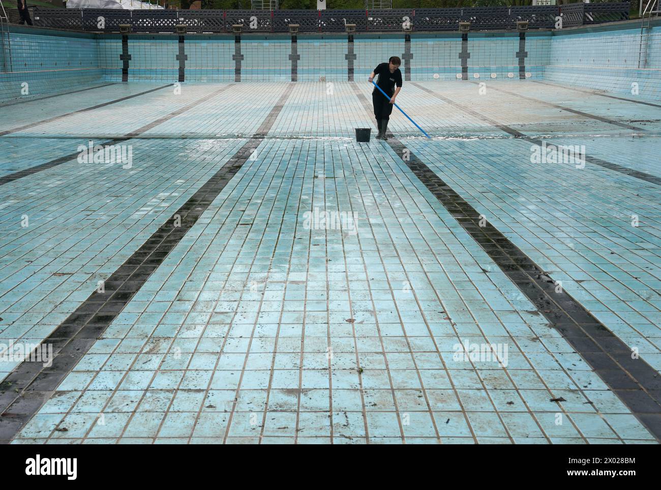 Water pool employee hi-res stock photography and images - Alamy