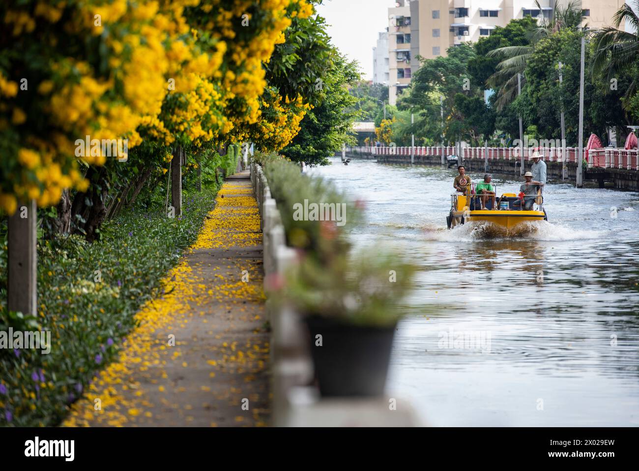 the Khlong Phasi Charoen Canal in Thonburi in the city of Bangkok in ...