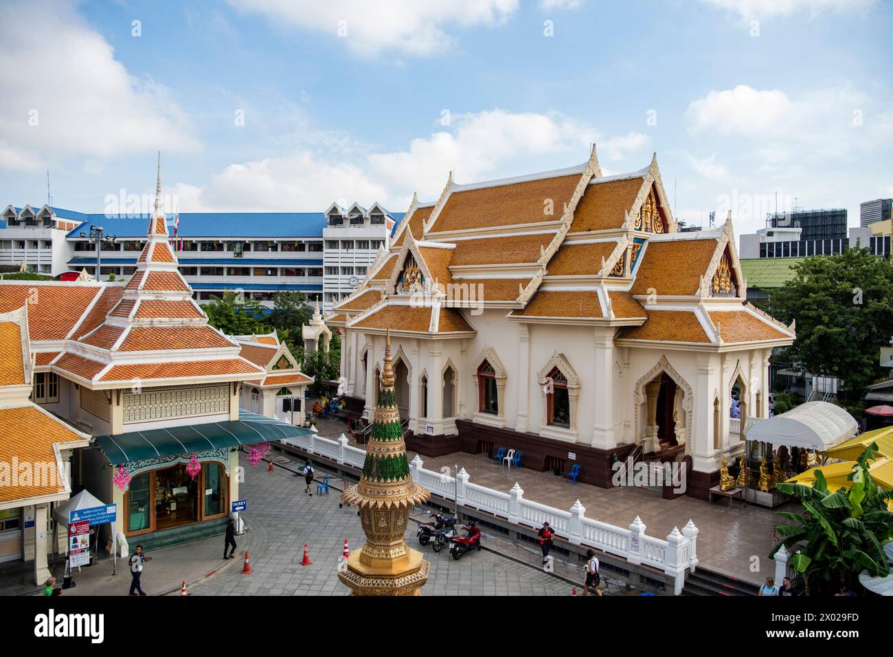 the Wat Traimit Withayaram Worawihan in China Town in the city of ...