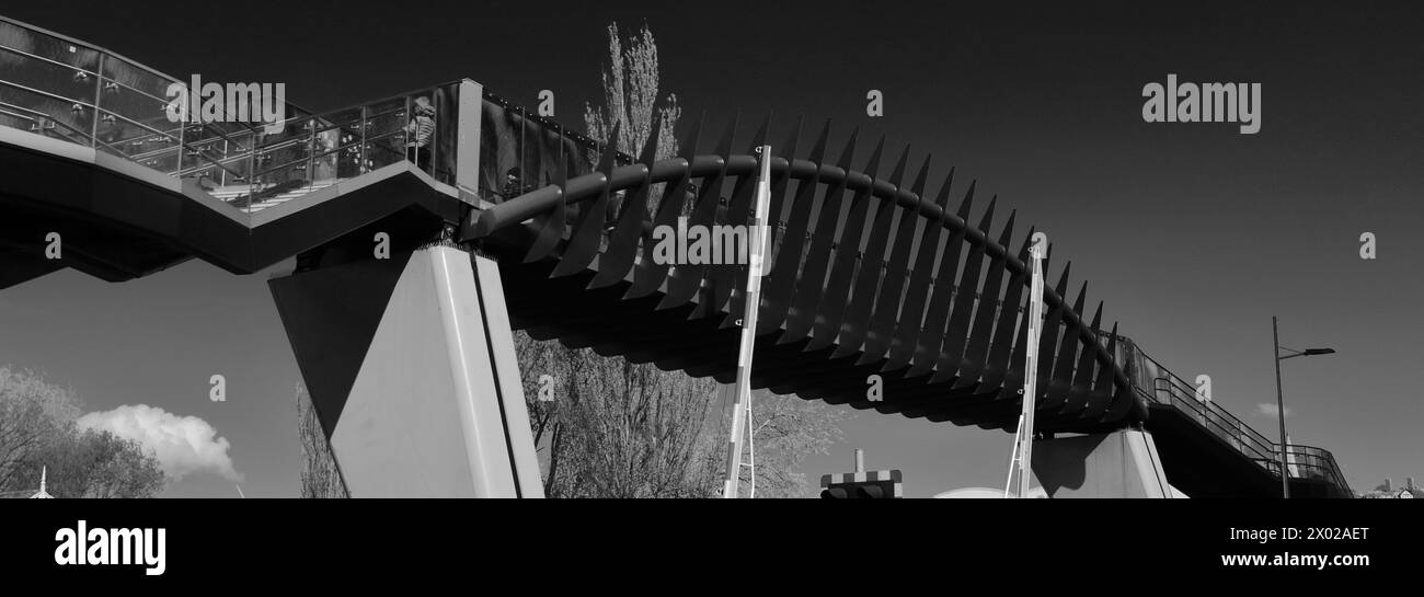 The Brayford Wharf Level Crossing Footbridge, Lincoln city ...