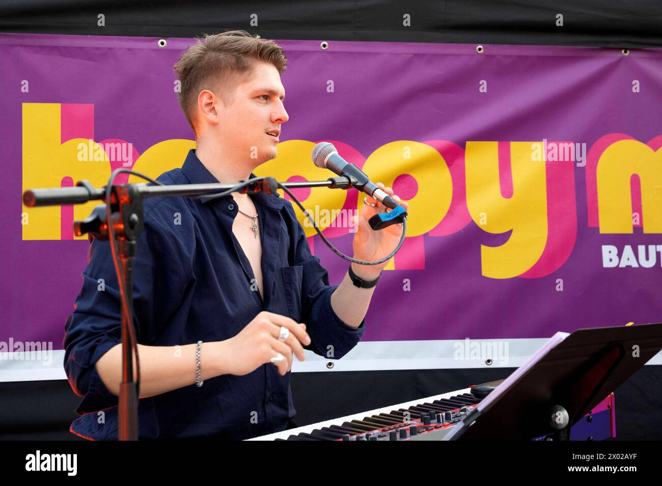 Justin Lehmann-Friese live beim ersten Happy Monday - Wjesola pondzela auf dem Kornmarkt ...