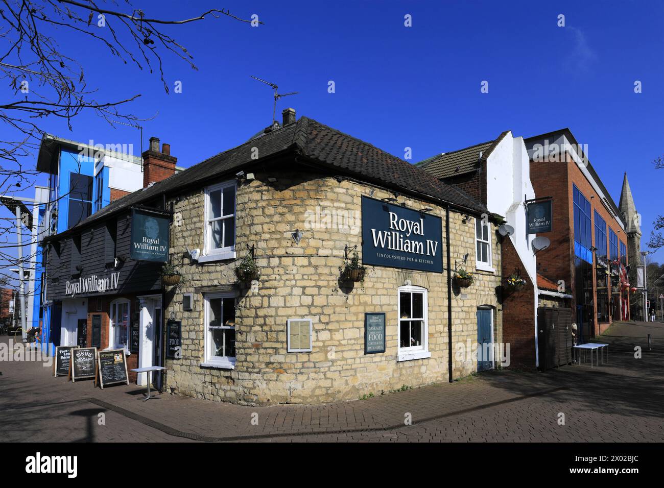 The Royal William pub, Brayford Pool Waterfront; Lincoln Marina ...