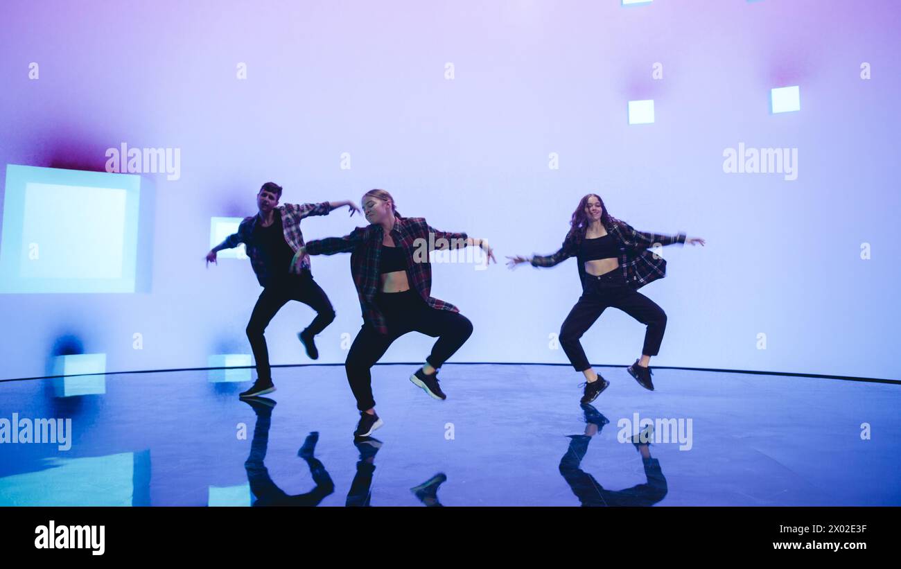 105 bpm hi-res stock photography and images - Alamy