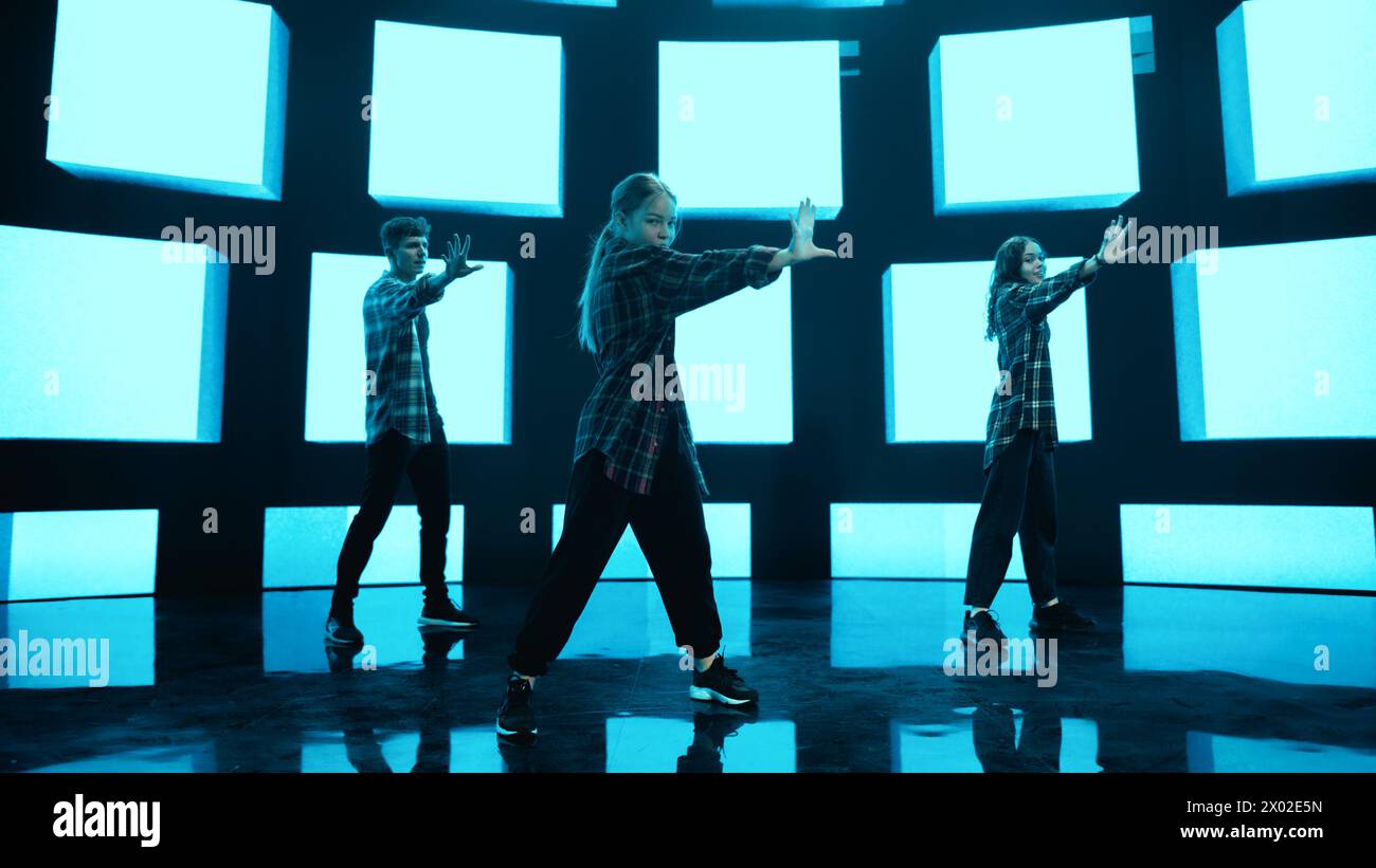 105 bpm hi-res stock photography and images - Alamy