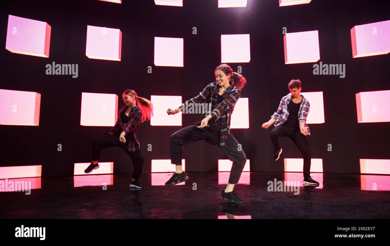 105 bpm hi-res stock photography and images - Alamy