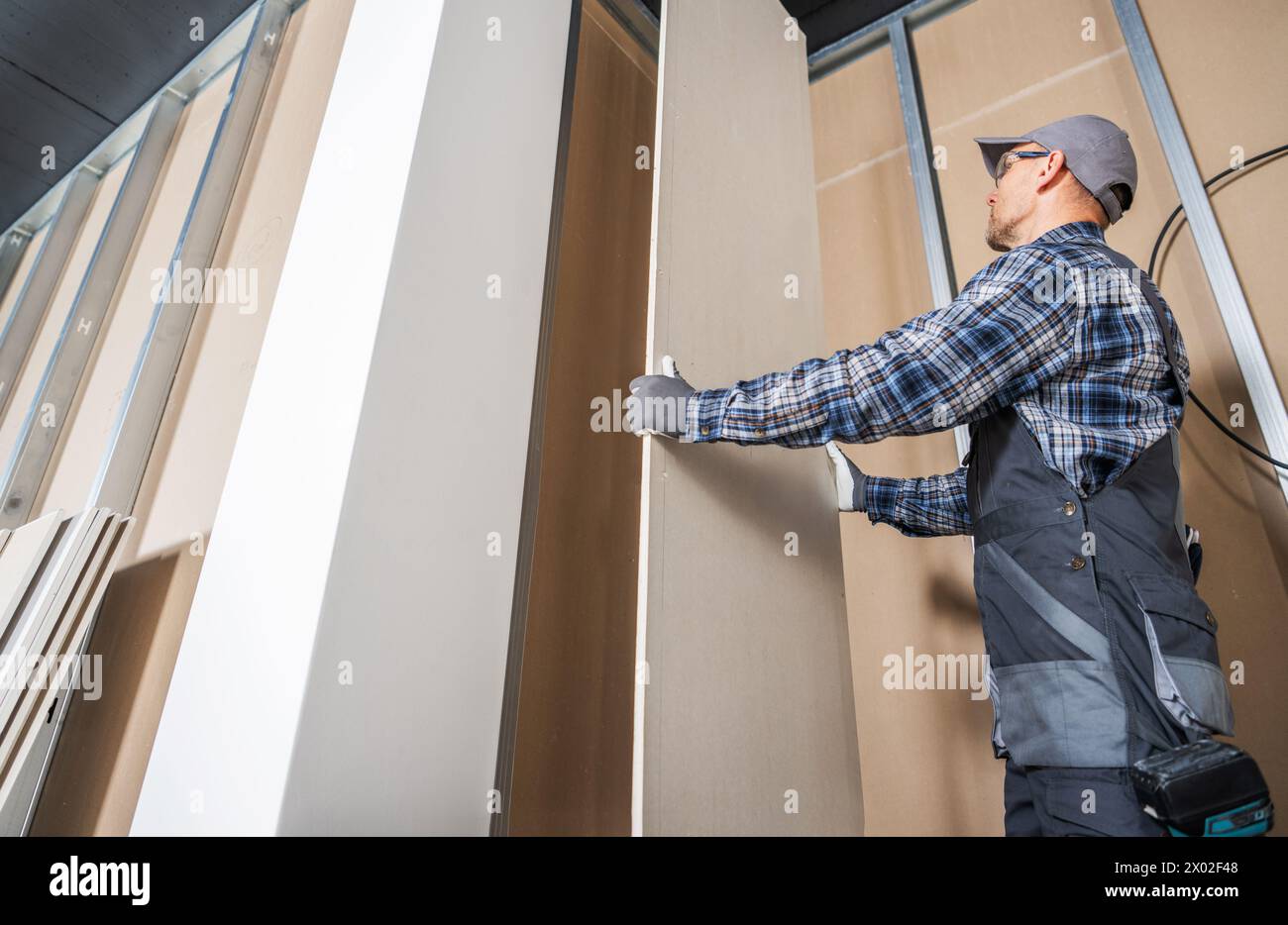 Drywall fitting hi-res stock photography and images - Alamy