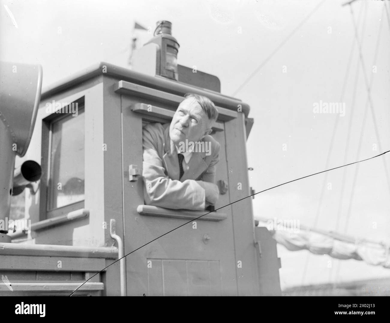 BRITAIN'S VOLUNTEER FERRY CREWS. 18 AUGUST 1943, PLYMOUTH. MEN OF THE ...