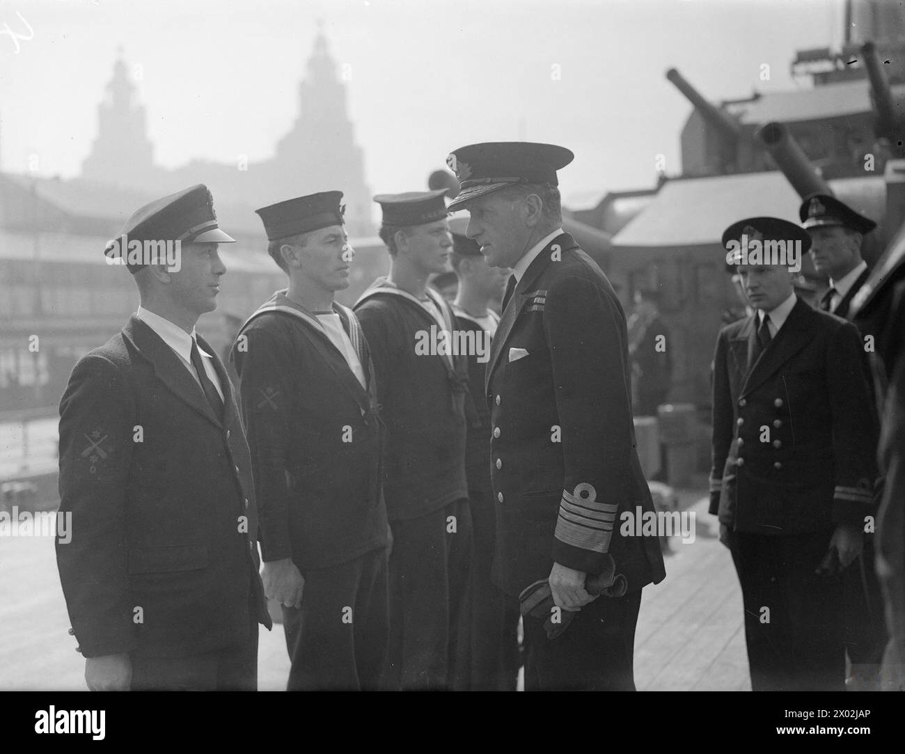 THE C-IN-C WESTERN APPROACHES, ADMIRAL SIR PERCY NOBLE, VISITS HMS ...
