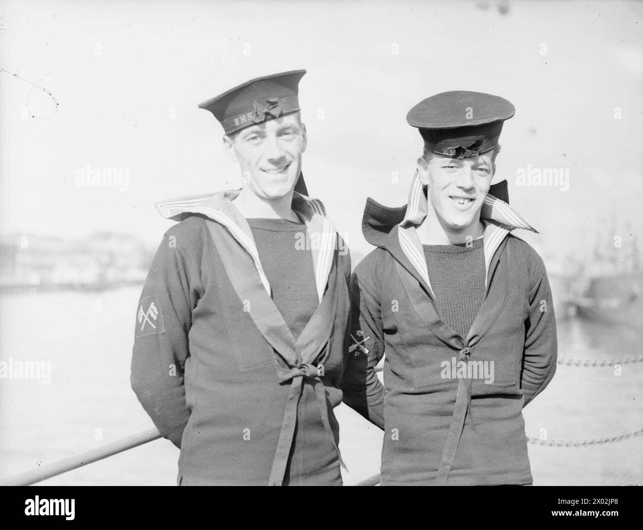 MINESWEEPER'S FIRST SHOT "KILLS" GERMAN PLANE. 7 OCTOBER 1943, YARMOUTH ...