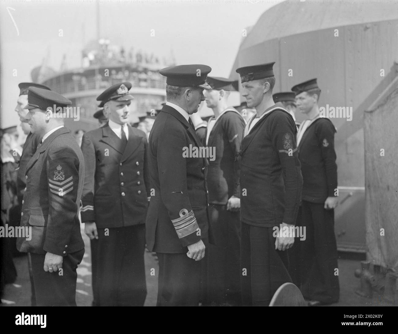 THE C-IN-C WESTERN APPROACHES, ADMIRAL SIR PERCY NOBLE, VISITS HMS ...