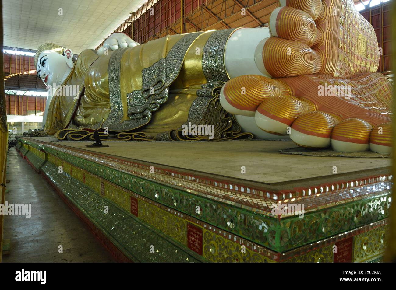 Reclining Buddha in Chaukhtatgyi Buddha Temple, Yangon (Rangoon ...