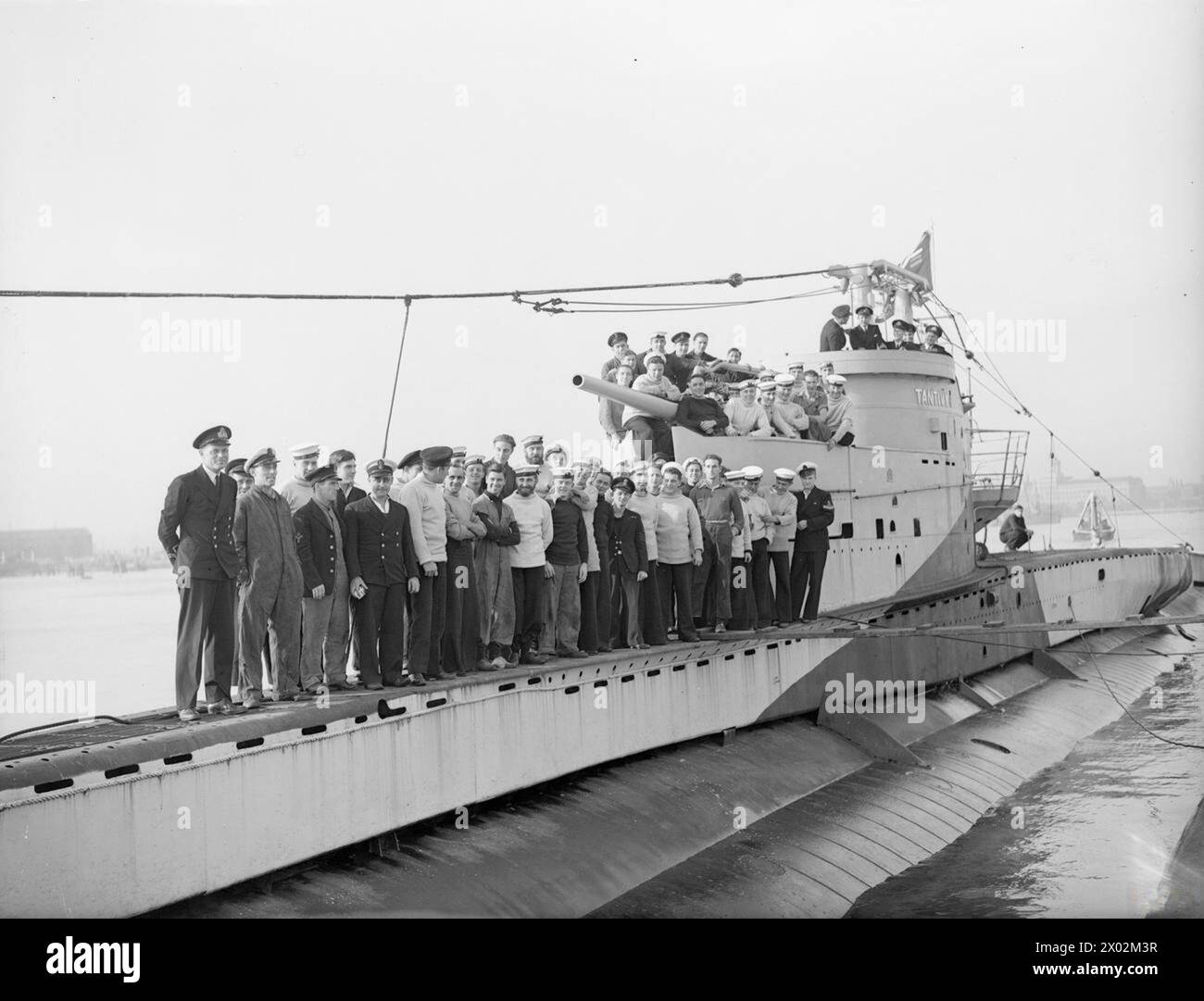 HM SUBMARINE TANTIVY HOME. 17 APRIL 1945, HMS DOLPHIN, GOSPORT. TANTIVY ...