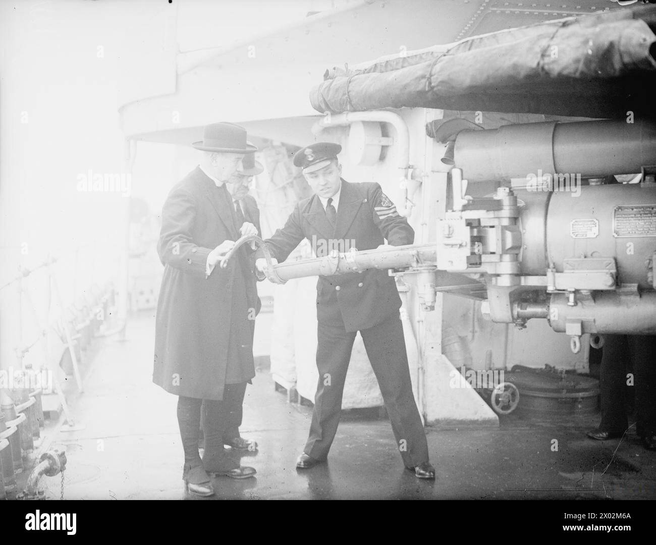 CITIZENS OF ELY (CAMBRIDGESHIRE) VISIT THEIR ADOPTED SHIP. 8 DECEMBER ...