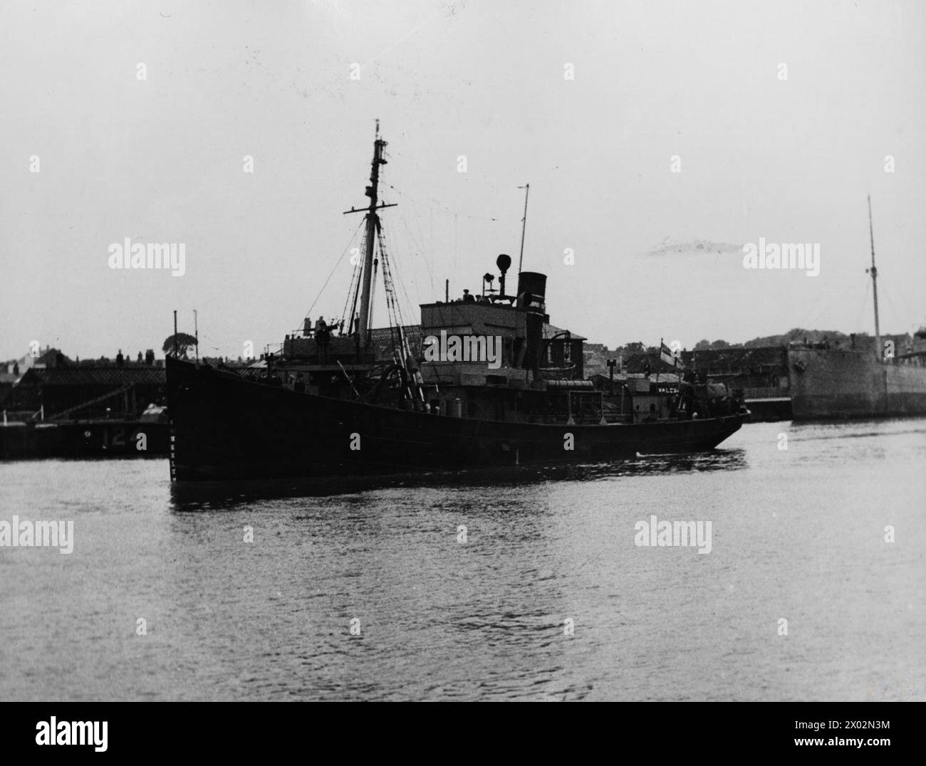 HMT Valesca, a Royal Navy trawler, underway during World War II ...