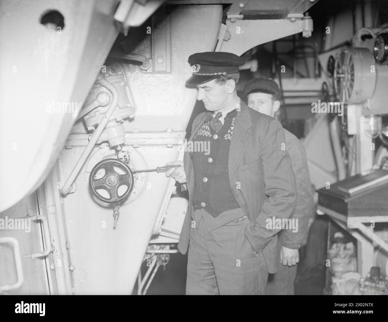 NORWEGIAN TANKER ESCAPES TO BRITAIN. 3 APRIL 1942, METHIL. OF TEN ...