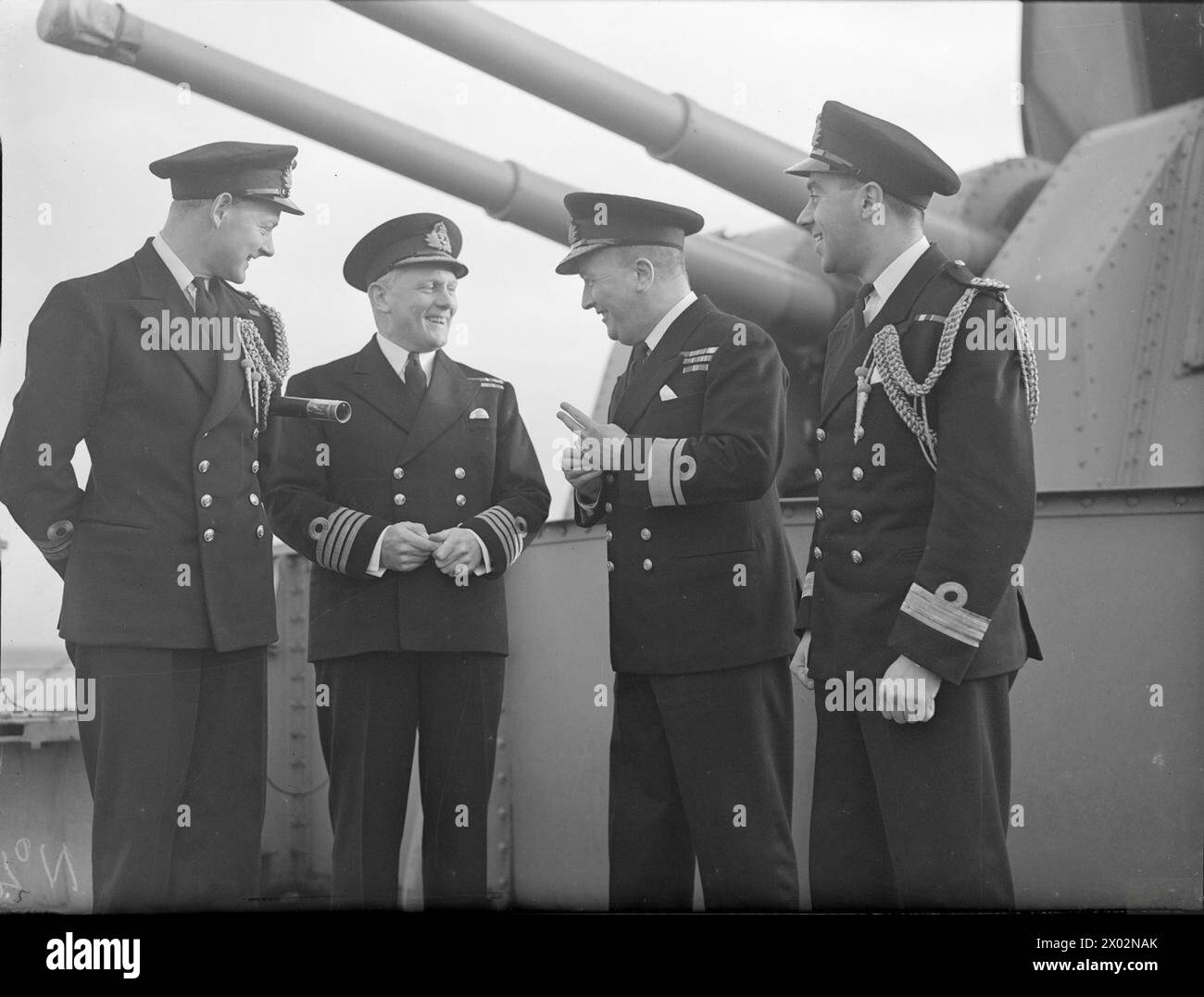 Hms lennox hi-res stock photography and images - Alamy