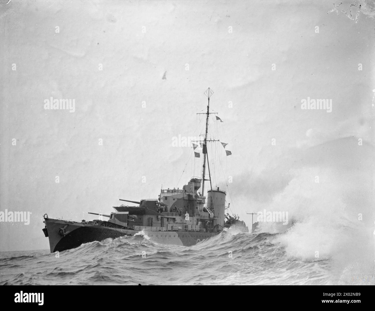 DESTROYERS AT SEA. SEPTEMBER 1940, ON BOARD THE DESTROYER HMS KELVIN ...