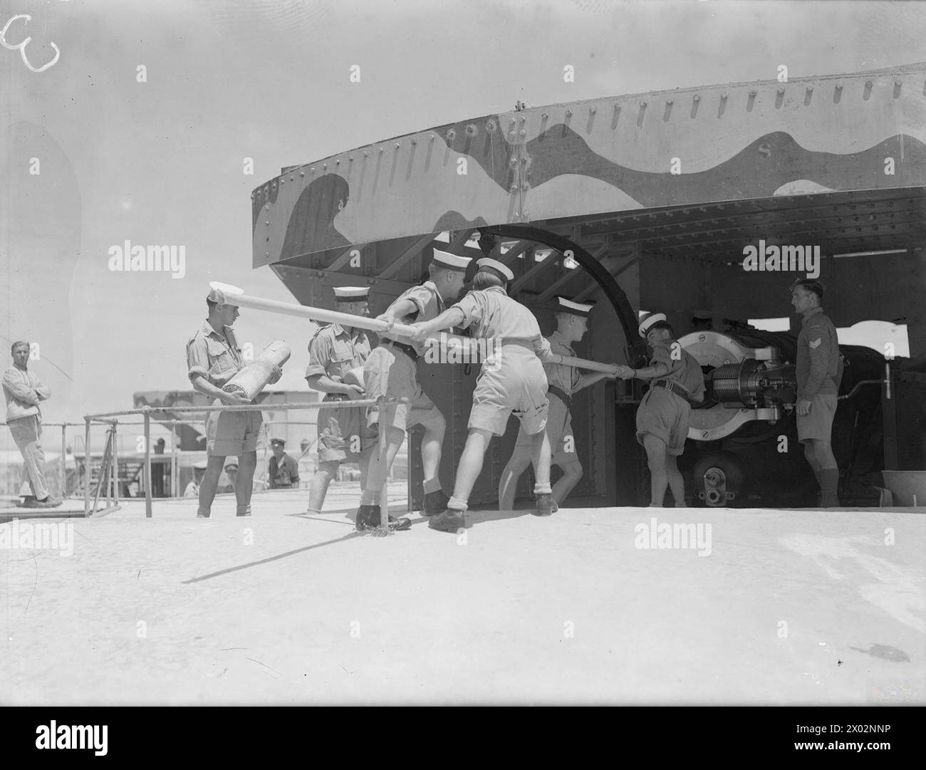 MALTESE RATINGS MAN COASTAL DEFENCE GUNS. 5 JUNE 1942. - The naval ...