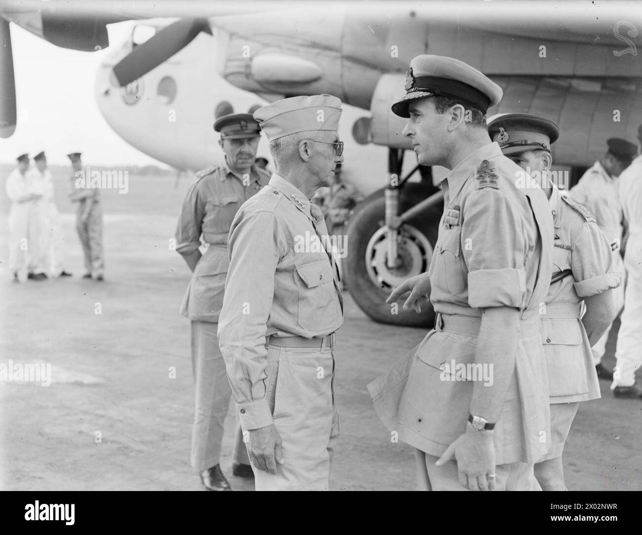 ADMIRAL MOUNTBATTEN MEETS NEW EASTERN FLEET C IN C. 24 AUGUST 1944 ...