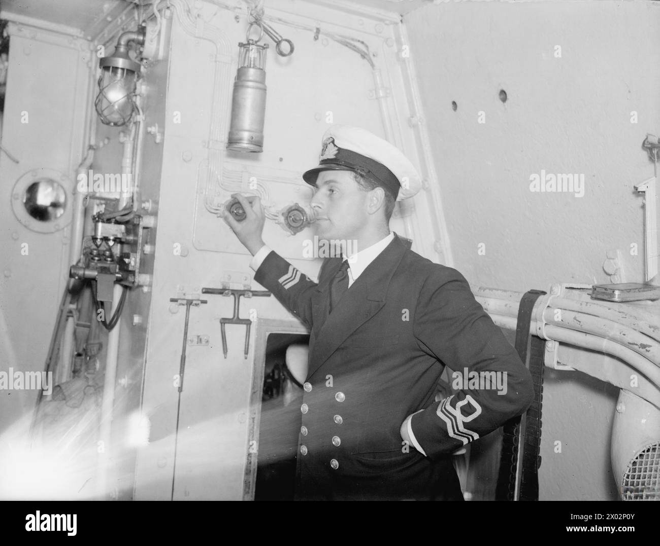 A MAN AND HIS JOB - ABOARD HMS RODNEY. JULY 1943, OFFICERS AND MEN ...