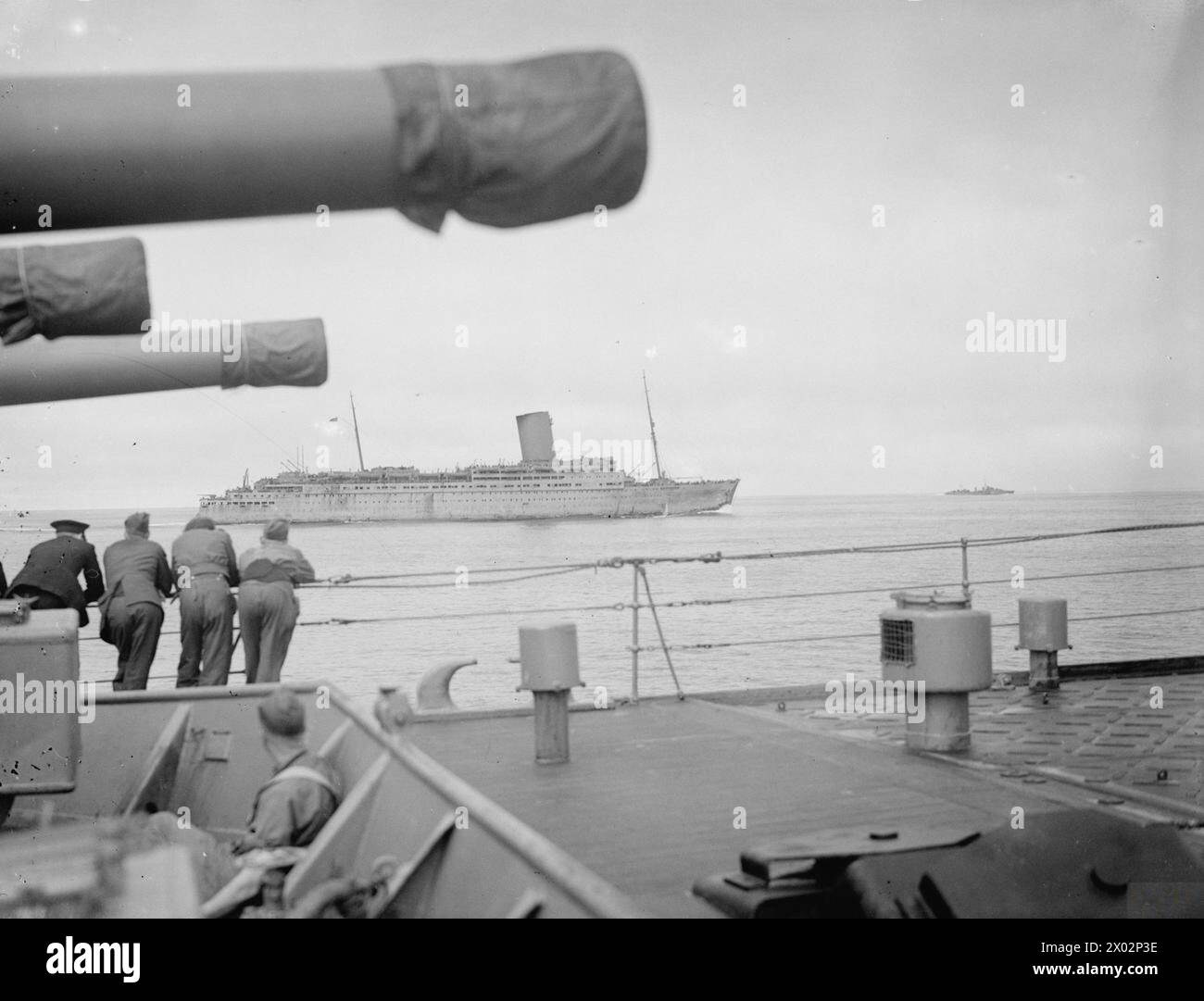 ARMY TROOPS EMBARKED IN THE CRUISER HMS MANCHESTER. JULY 1941. - Troops ...