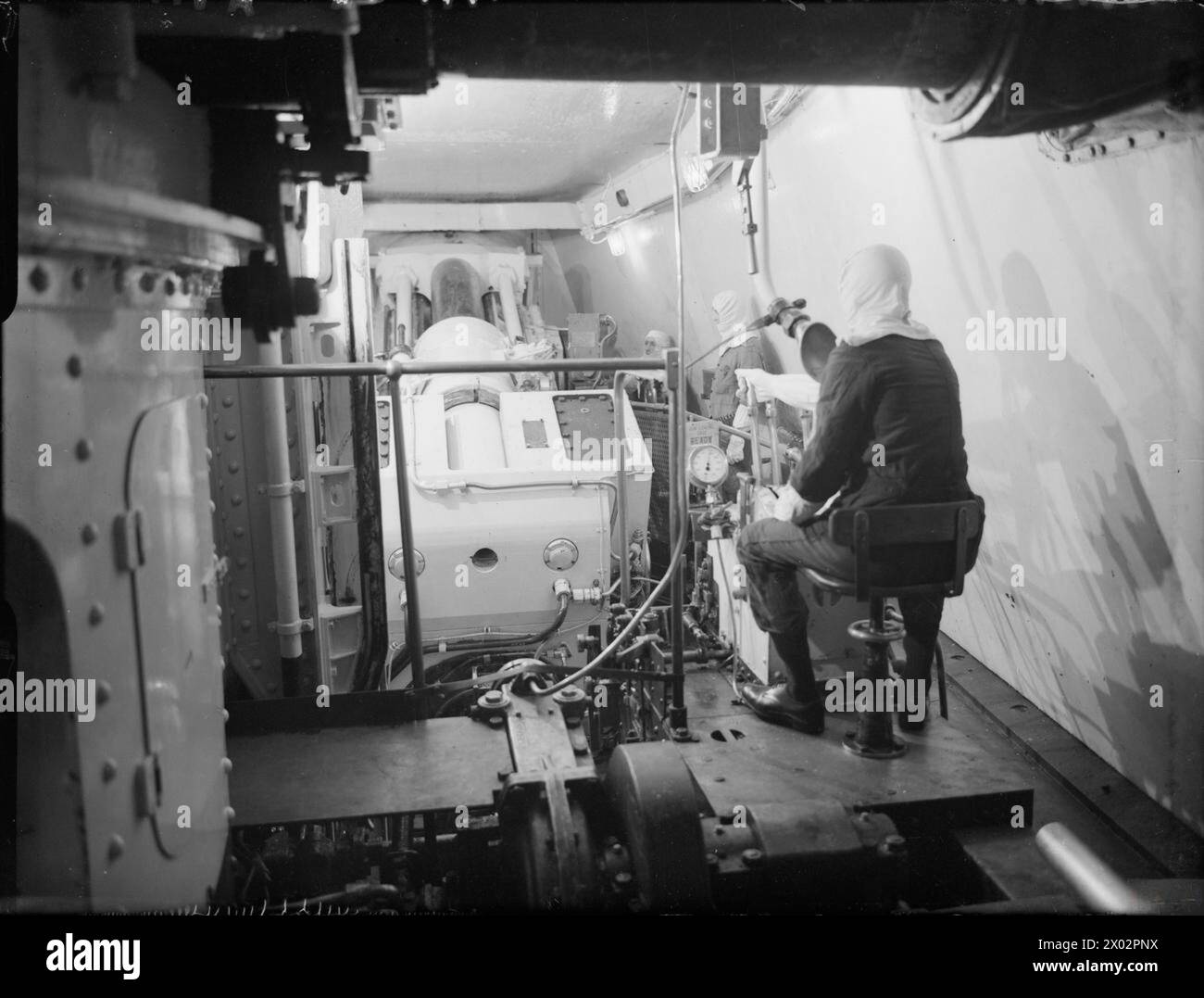 THE ROYAL NAVY DURING THE SECOND WORLD WAR - Insided one of the ...