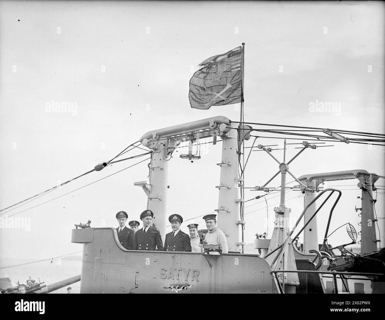 BRITISH SUBMARINE SINKS GERMAN U-BOAT. 31 AUGUST 1944, DUNDEE. DURING A ...