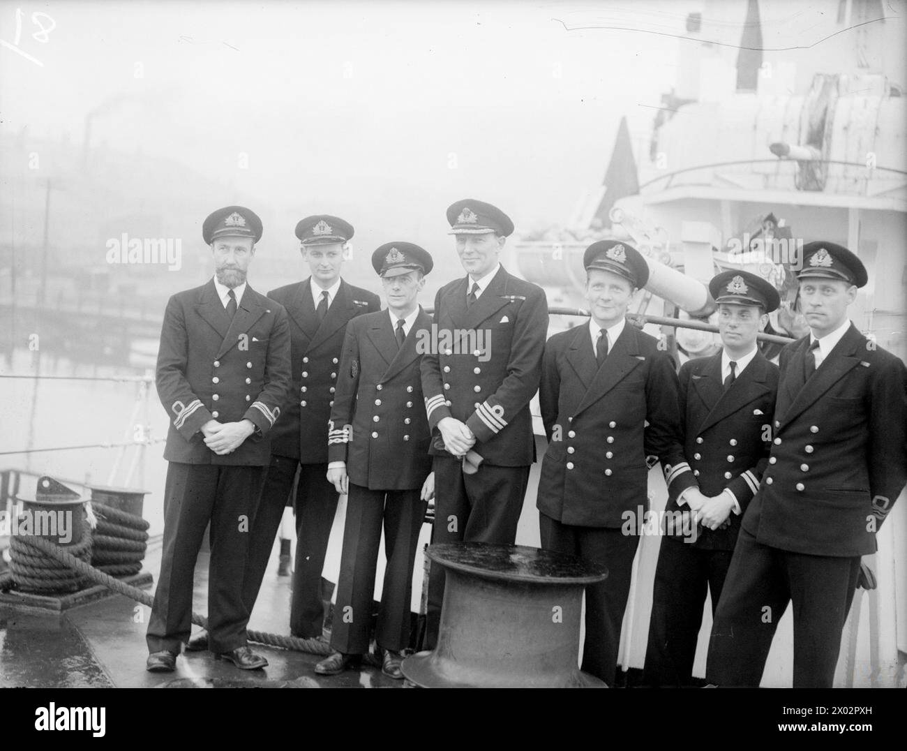Officers u s navy maritime hi-res stock photography and images - Alamy