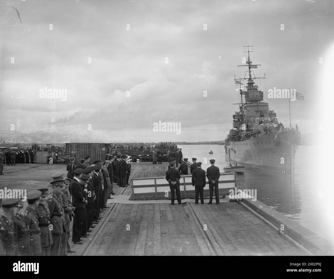 THE KING AND QUEEN'S VISIT TO BELFAST ON HMS PHOEBE. 1942. - The ...