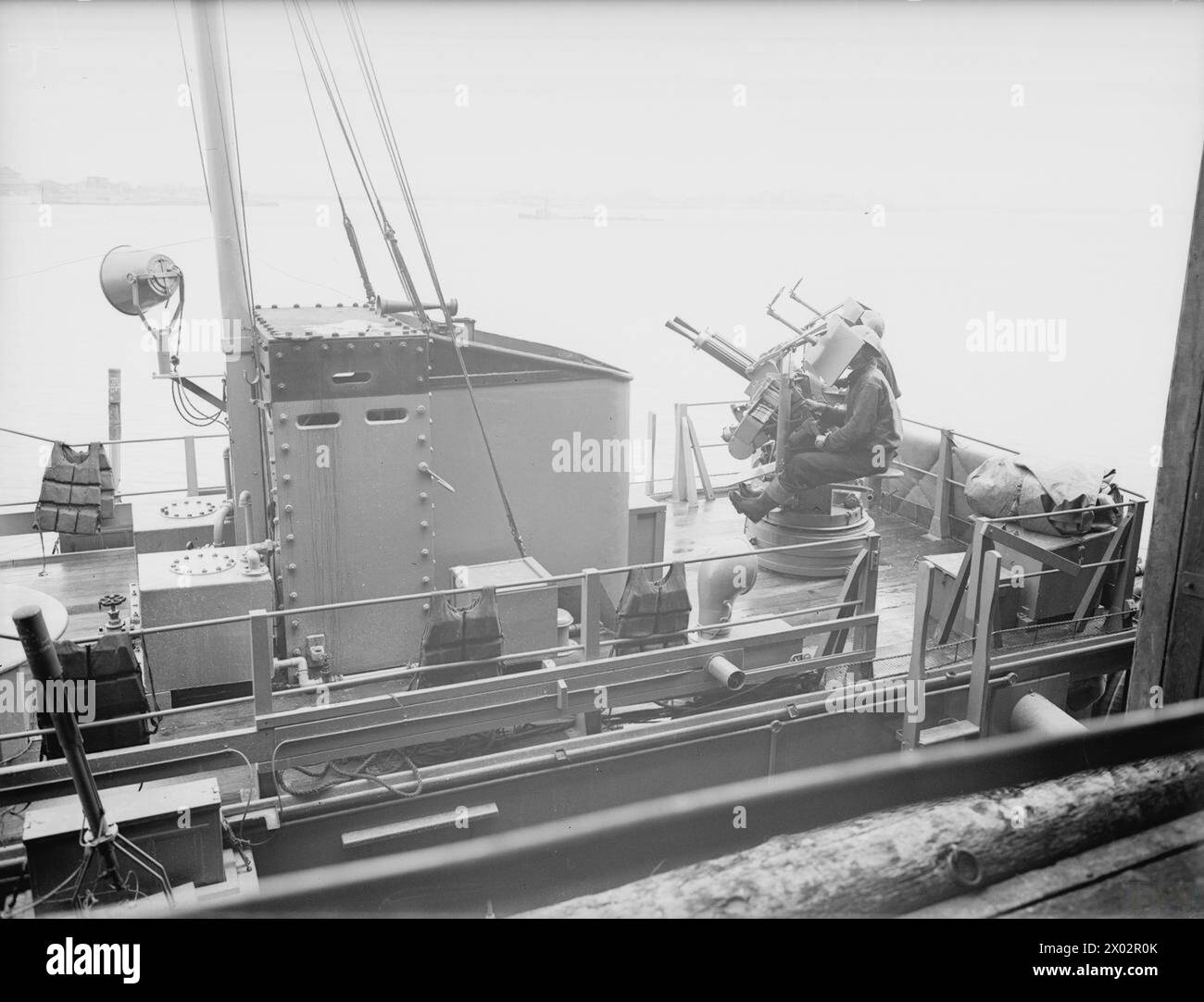 MINESWEEPERS. 18 MARCH 1942, GRAVESEND. ON BOARD BRITISH MOTOR ...