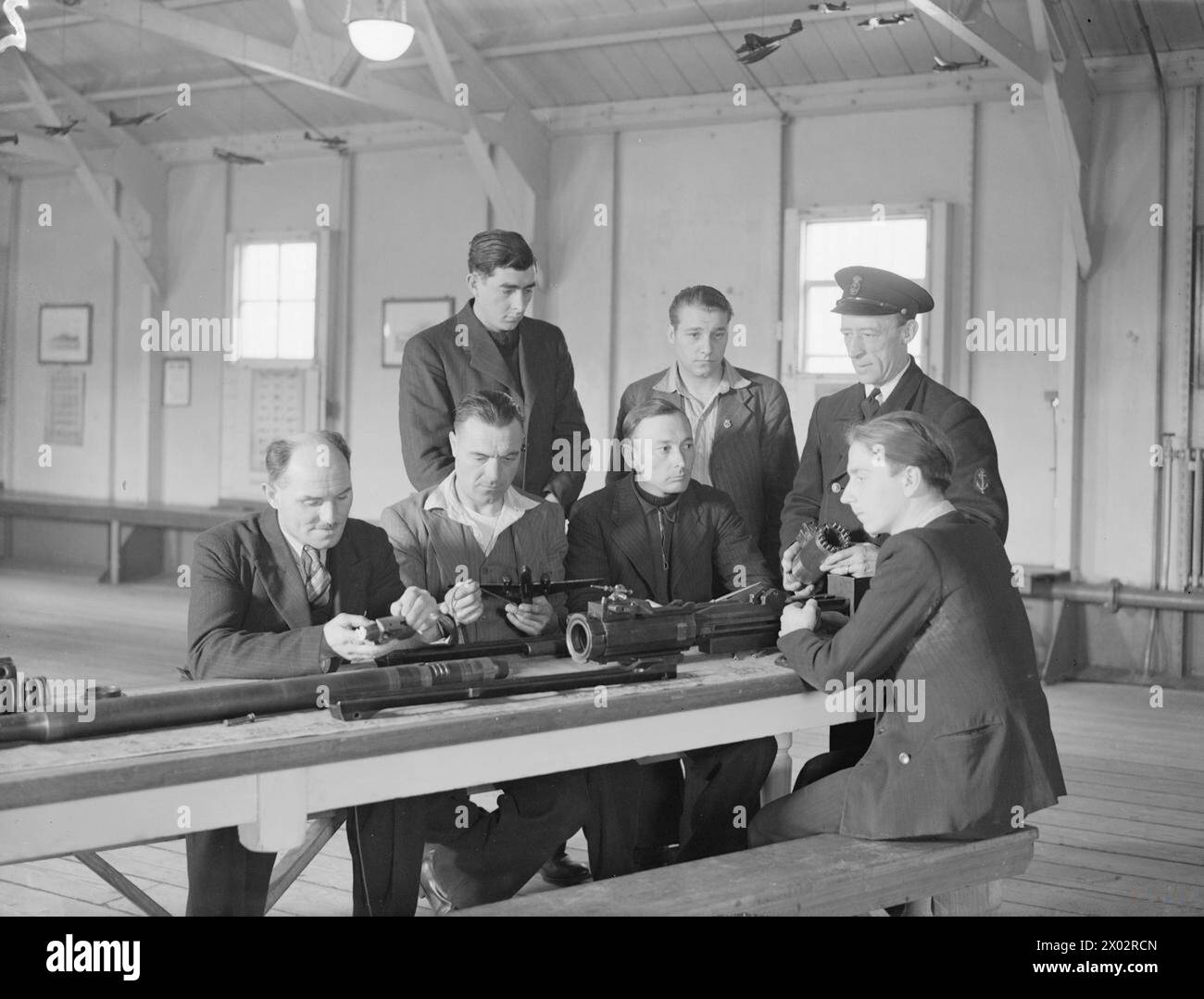 BELGIAN D E M S MEN LEARN TO HANDLE THE GUNS. 30 APRIL 1943, LIVERPOOL ...