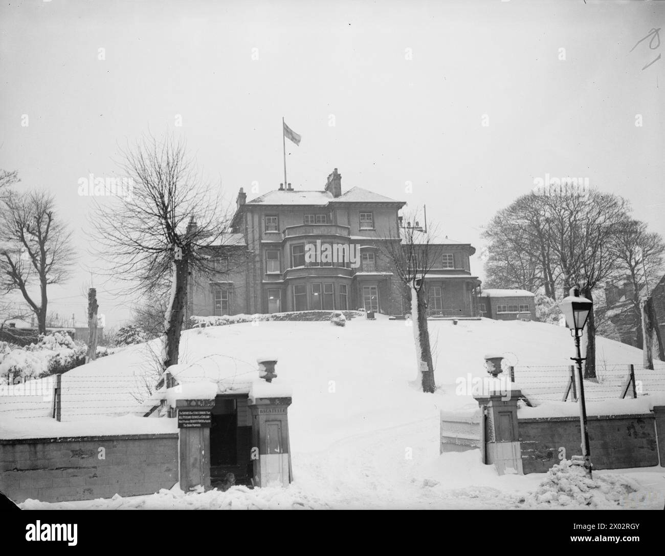 NAVAL FLAG OFFICER IN CHARGE, GREENOCK, HAULS DOWN HIS FLAG. 24 JANUARY ...