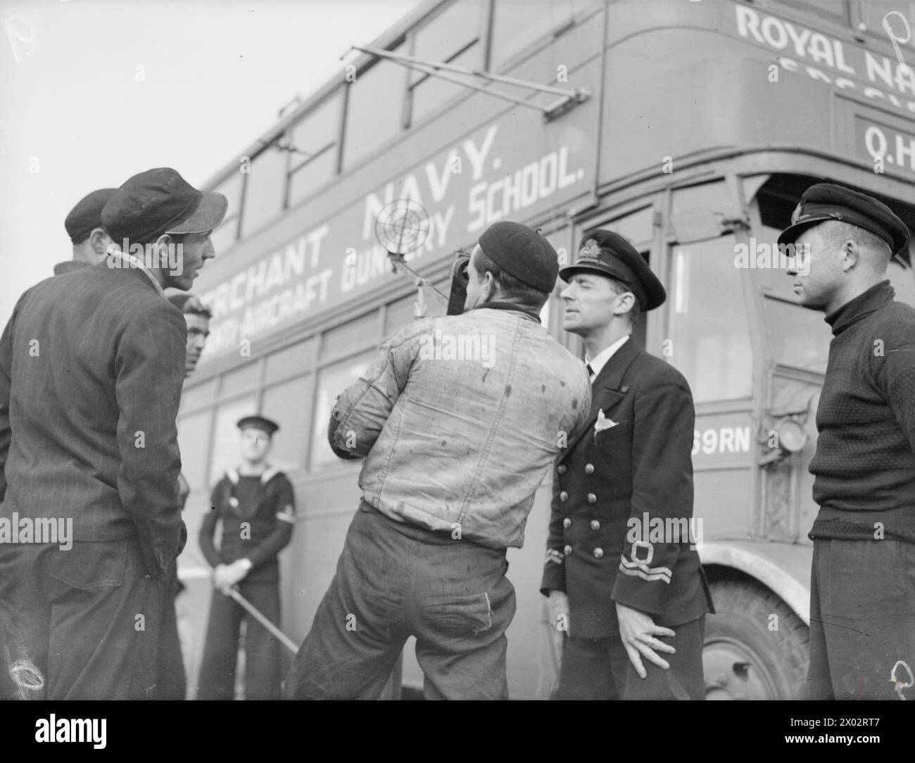 Number 7 bus hi-res stock photography and images - Alamy