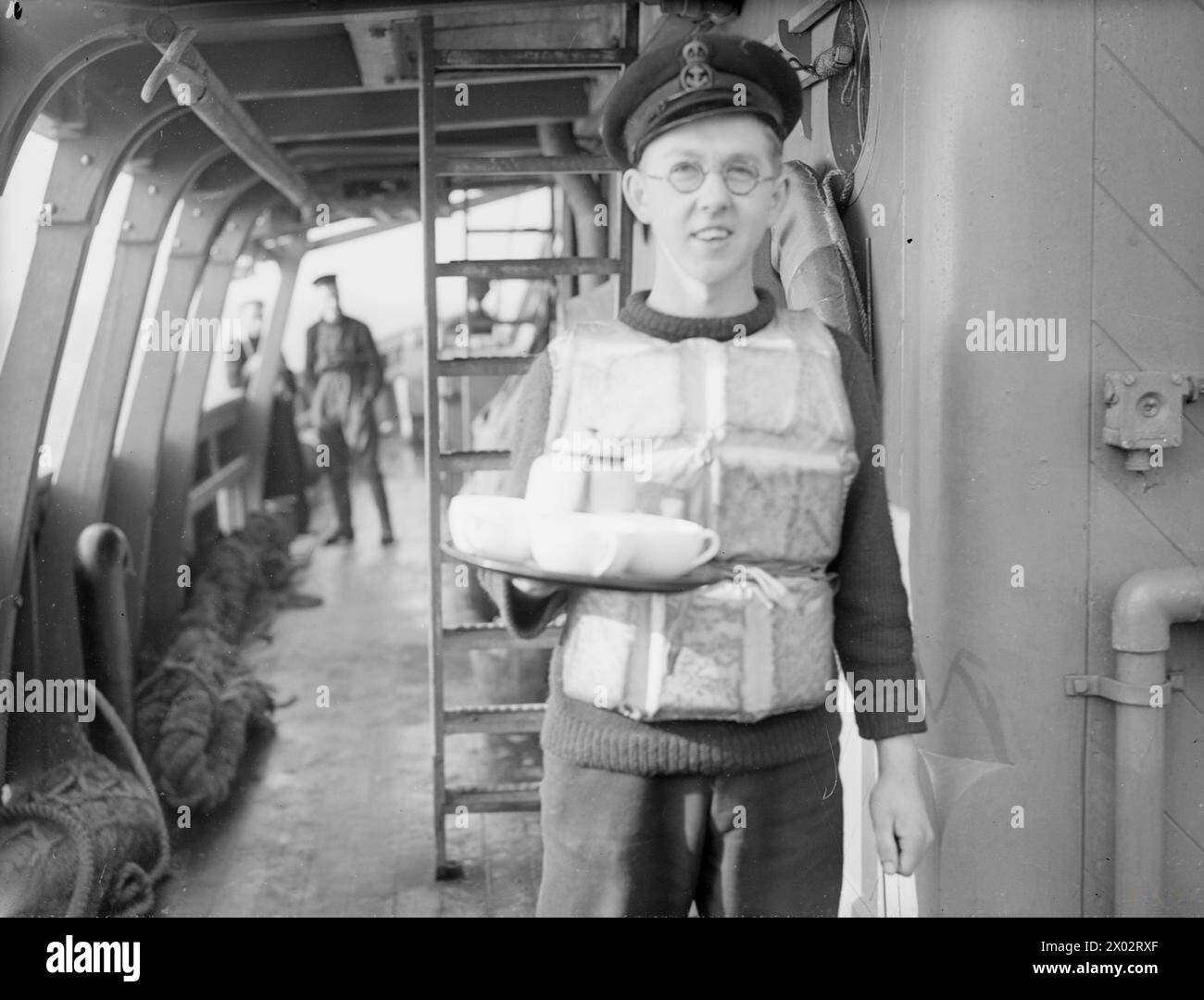 MOTOR MINESWEEPER: A LITTLE SHIP WITH A BIG JOB. MARCH 1943, ABOARD HM ...