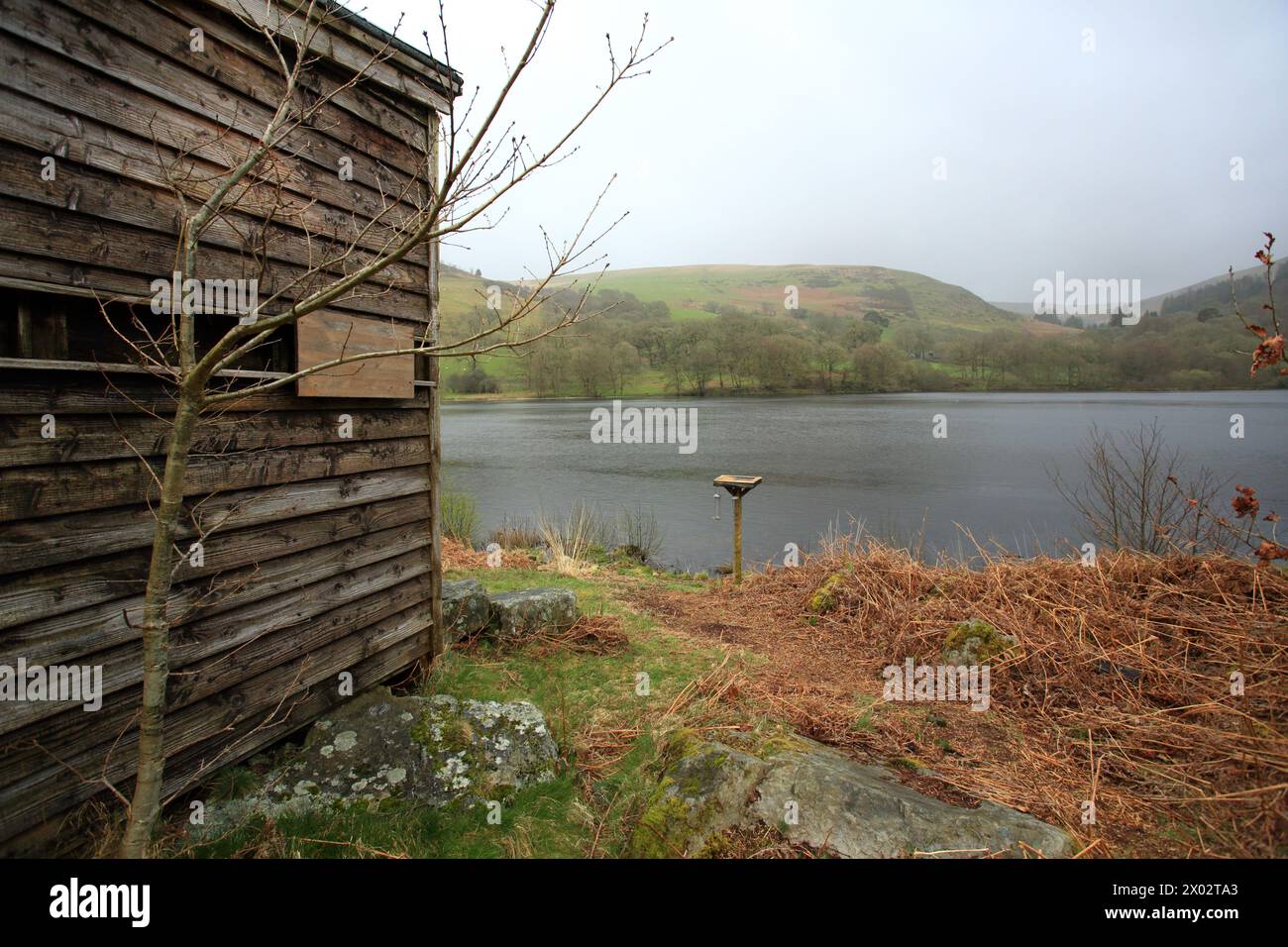 Bird watching hide on Dol y Mynach reservoir in the Elan valley, Powys ...