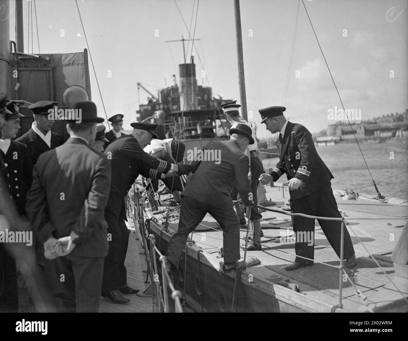 NEW ZEALANDS HIGH COMMISSIONER VISITS HMS KING ALFRED. 20 AUGUST 1942 ...