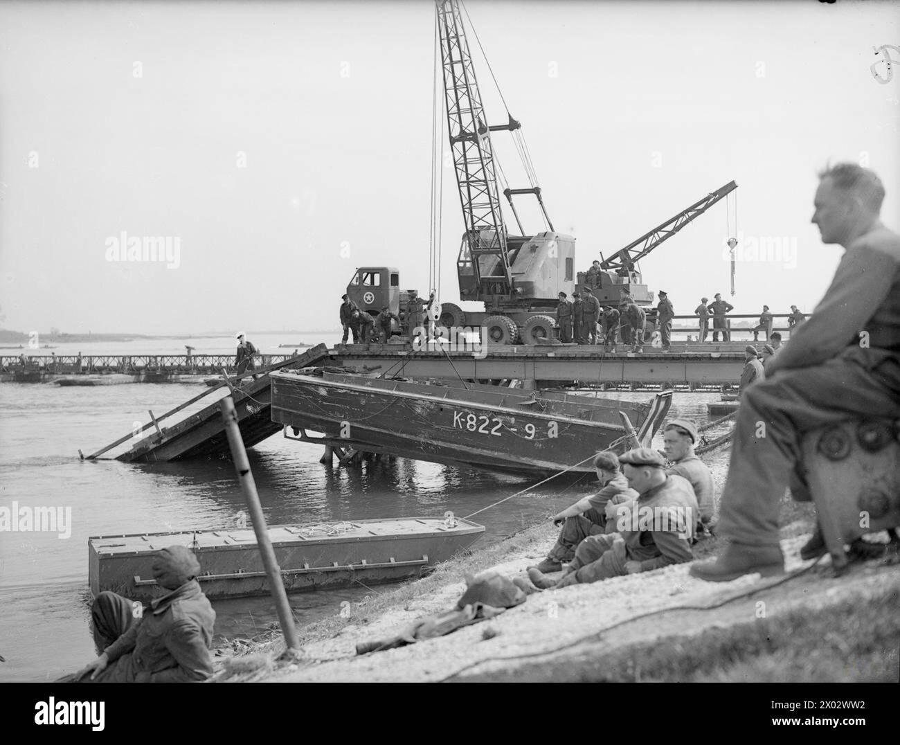 THE NAVY ON THE RHINE. 25 MARCH 1945, BELOW XANTEN, ON THE RHINE. THE ...
