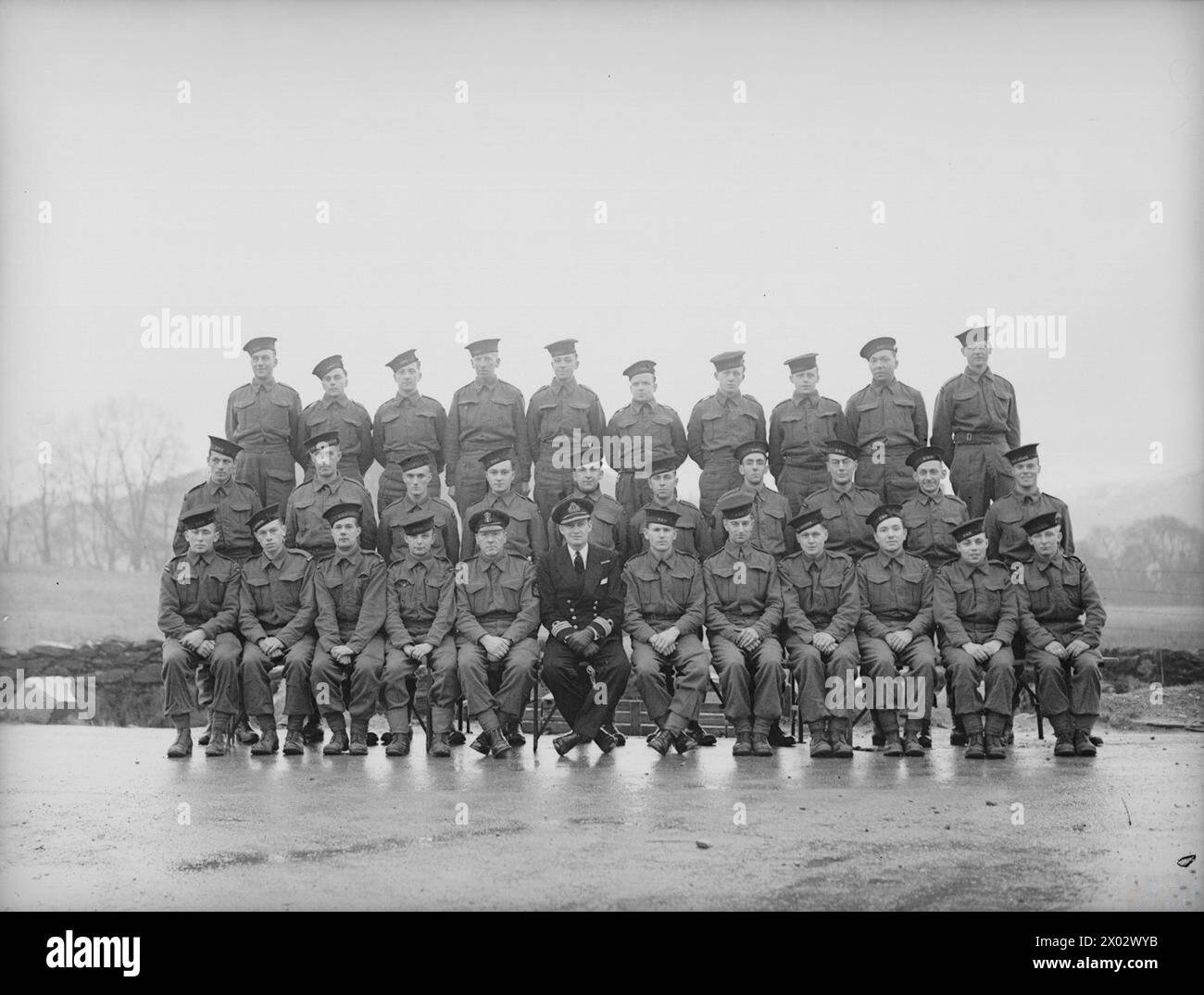GROUP PHOTOGRAPHS AT A COMBINED SIGNAL SCHOOL. 28 JANUARY 1942 ...